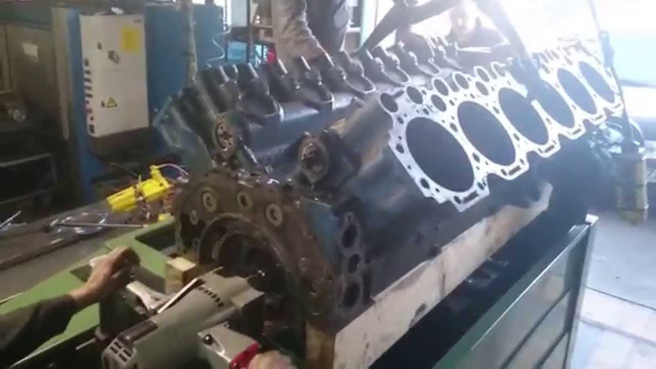 Naprawa silnika lokomotywy MTU V12 1015kW - YouTube
