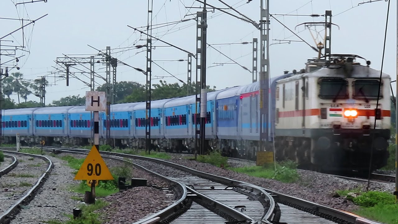 LHB GOLCONDA EXPRESS | Guntur to Secunderabad | LHB vs ICF | Indian ...