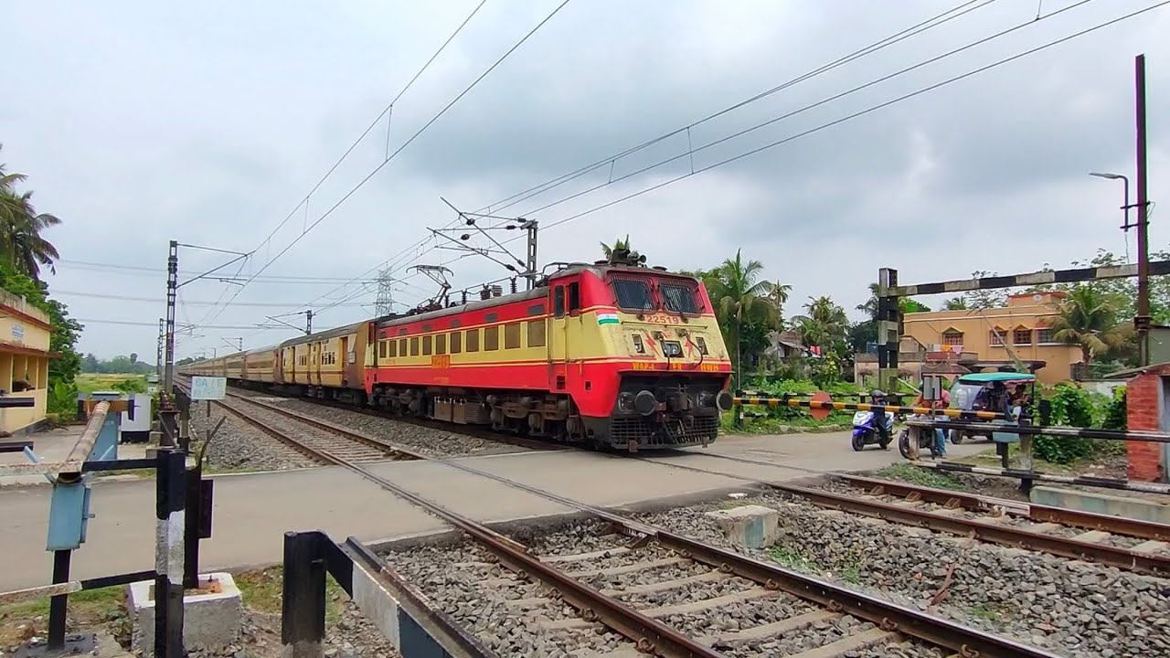 Unique OLD ICF Rajdhani Livery Wap4 Leads Interciry Express Moving Out ...
