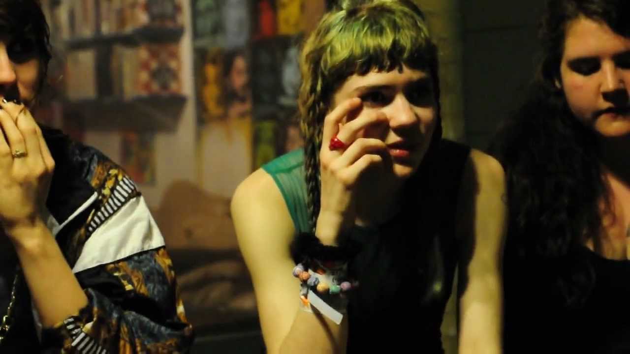 Grimes Interview (SXSW 2012) - YouTube