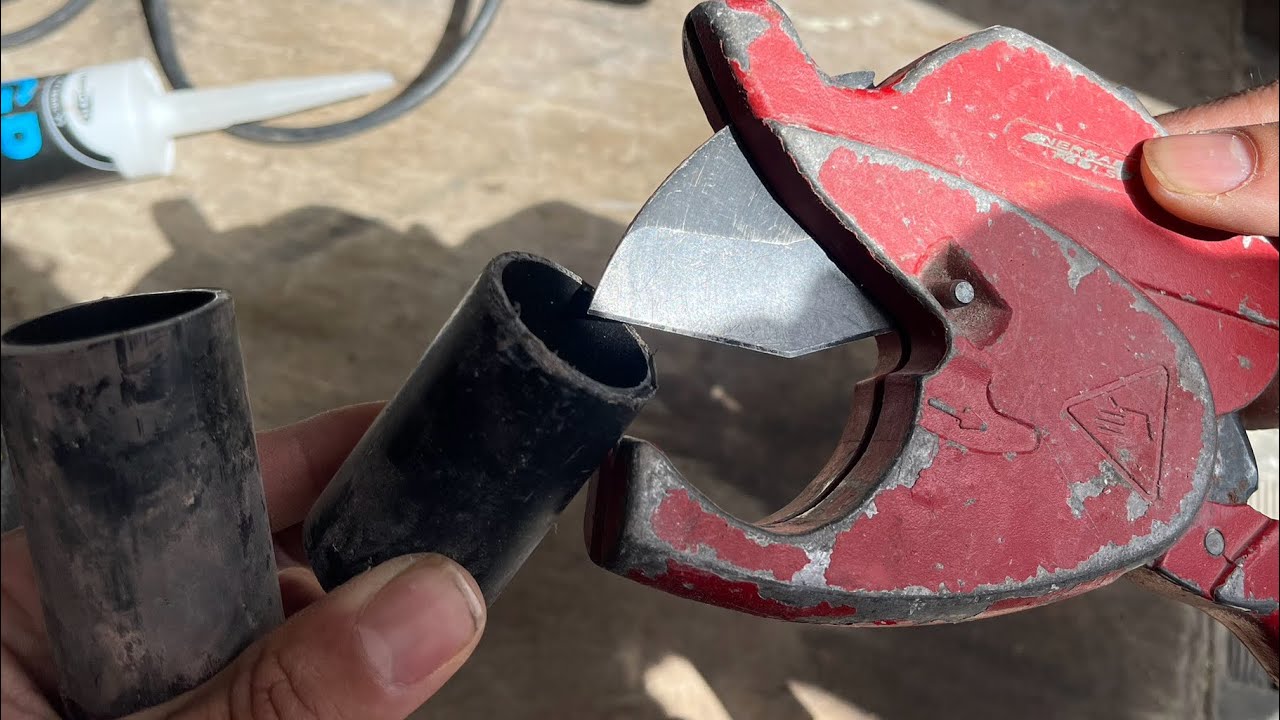 How to cut Push Fit Waste Pipe 3m 32mm Black - YouTube