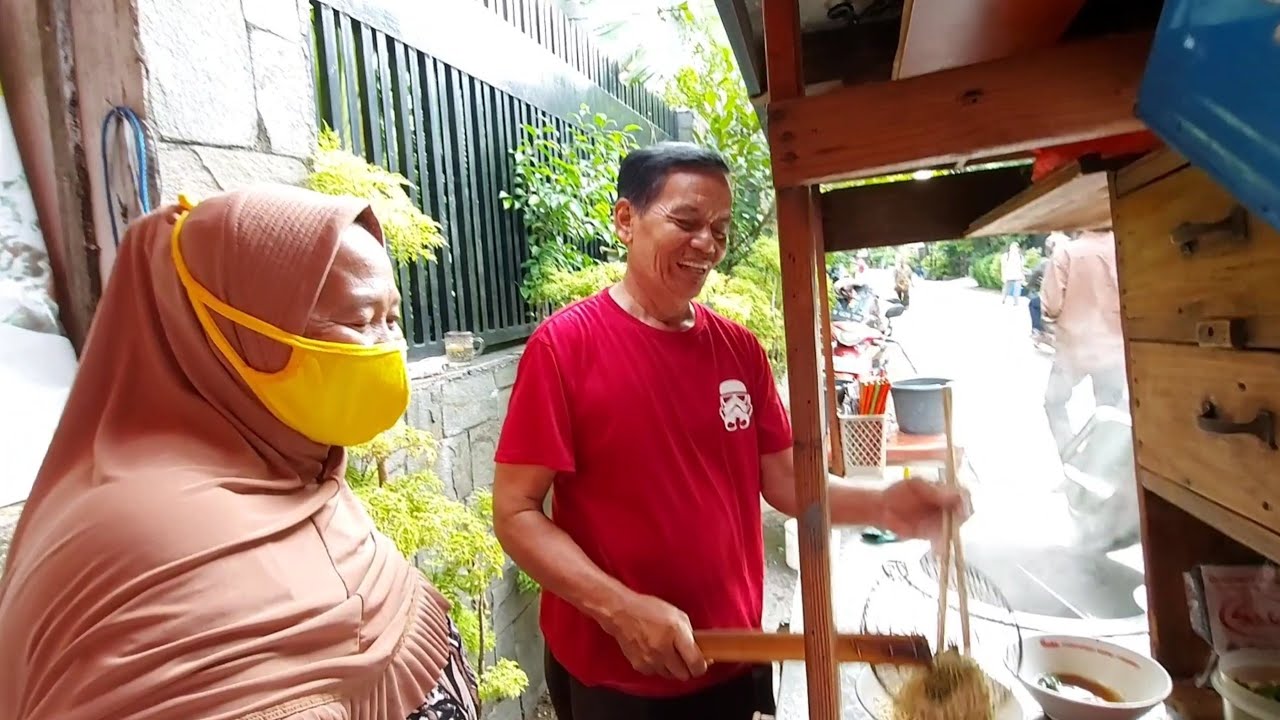 WOW JUALAN DARI TAHUN 1986 & TERKENALNYA DENGAN NAMA MIE AYAM BU ATUN ...