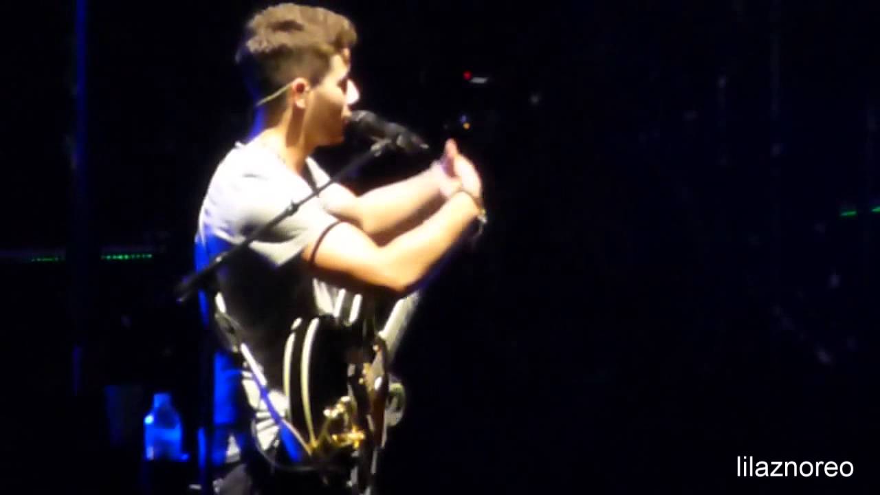 Jonas Brothers: NEW Album Five V & NEW Song Don't Stay - Chicago 2013 ...