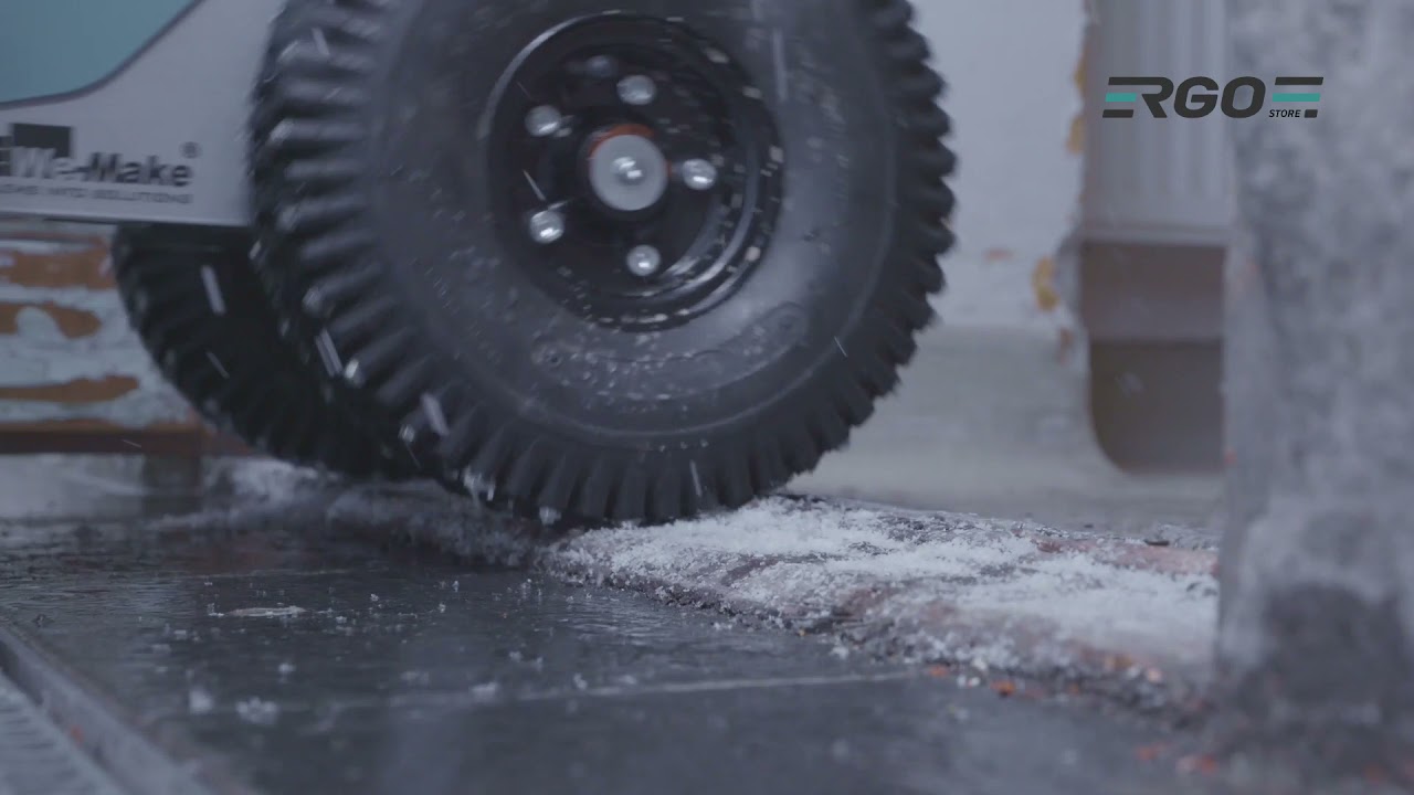 ErgoThruster med varubur och cc-vagn, en elektrisk dragare som är ...