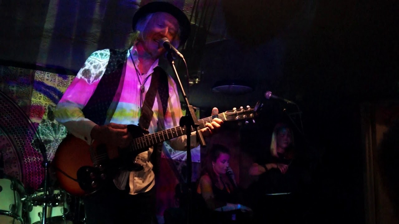 Fuchsia - "The Band" - YouTube