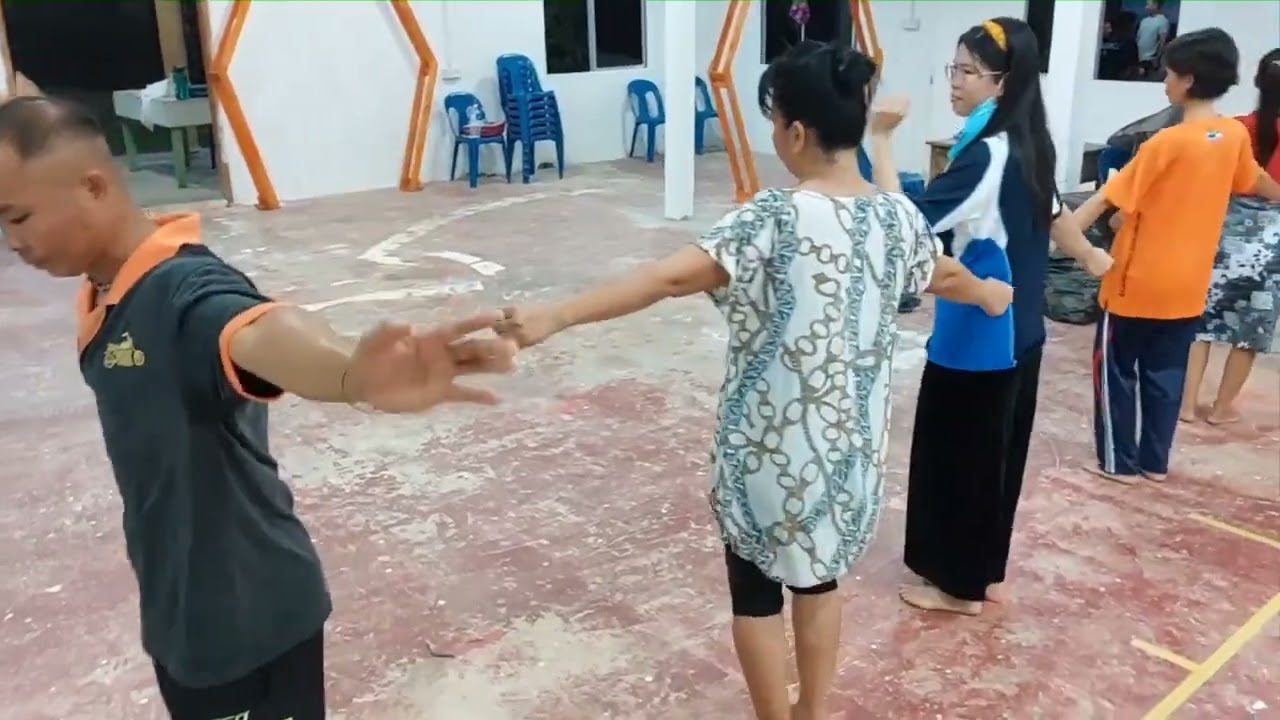 Practice Rungus traditional dance Megol Sumundai - YouTube