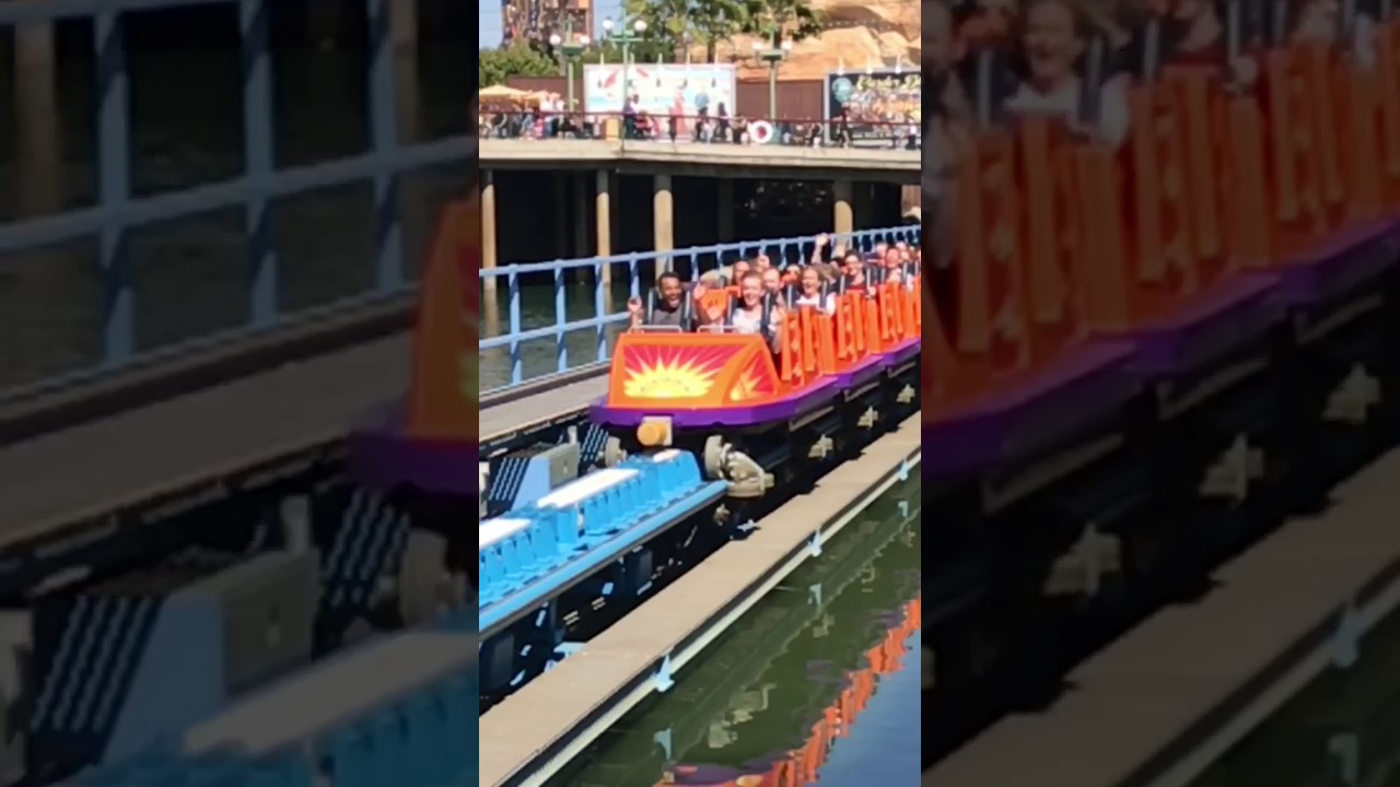 Kid passes out on roller coaster at Disneyland - YouTube