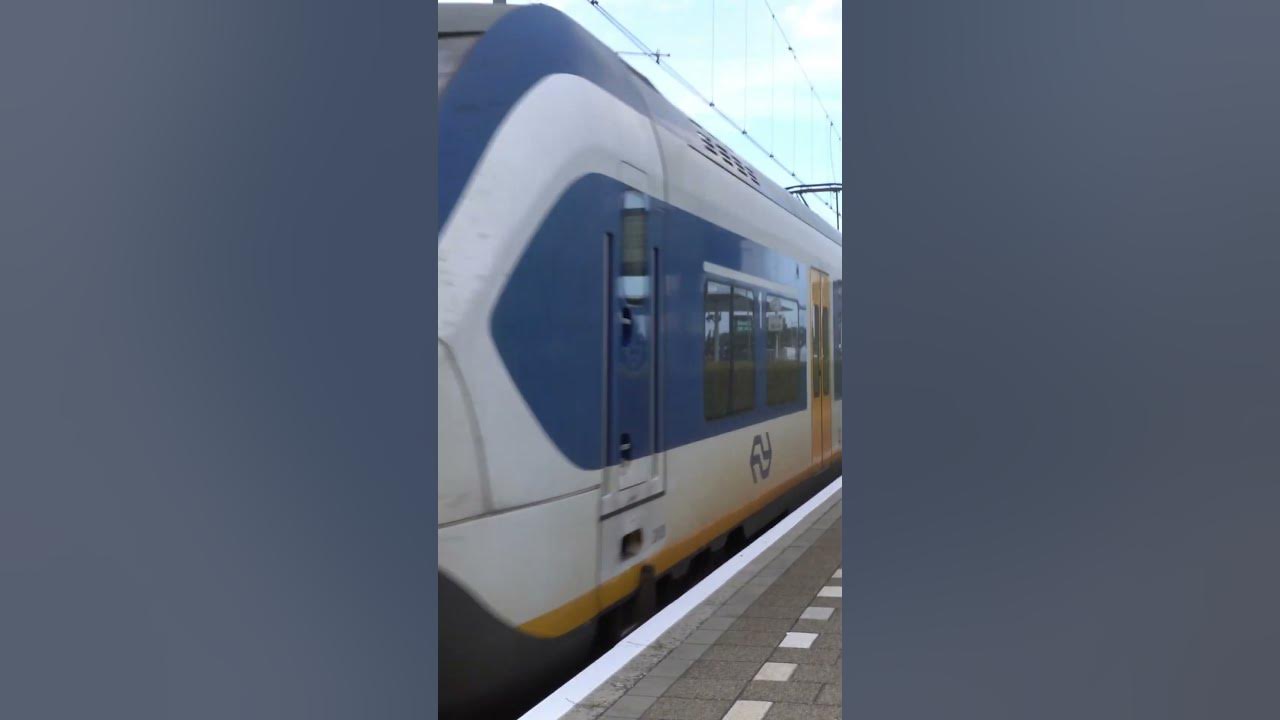 NS SLT vertrekt uit station Uitgeest #shorts #trainspotting - YouTube