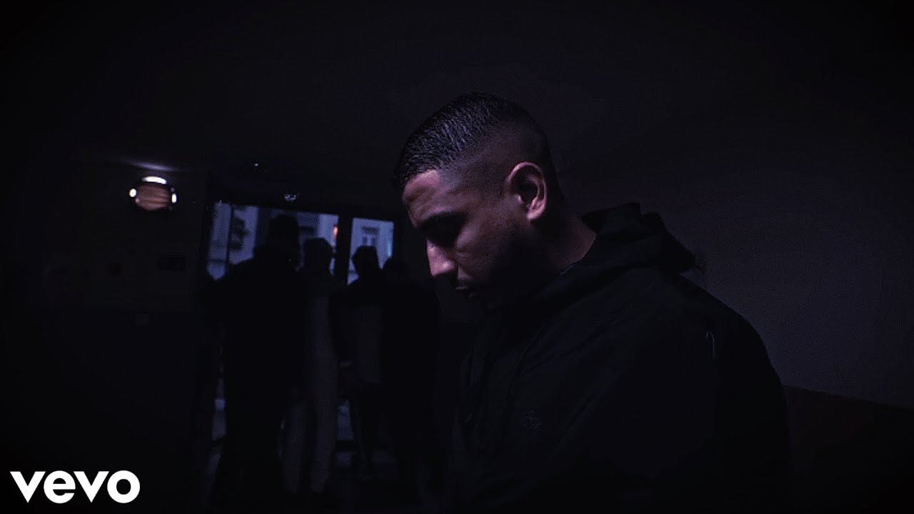 Niaks - Dommage (feat. ZKR) (Clip Officiel) - YouTube