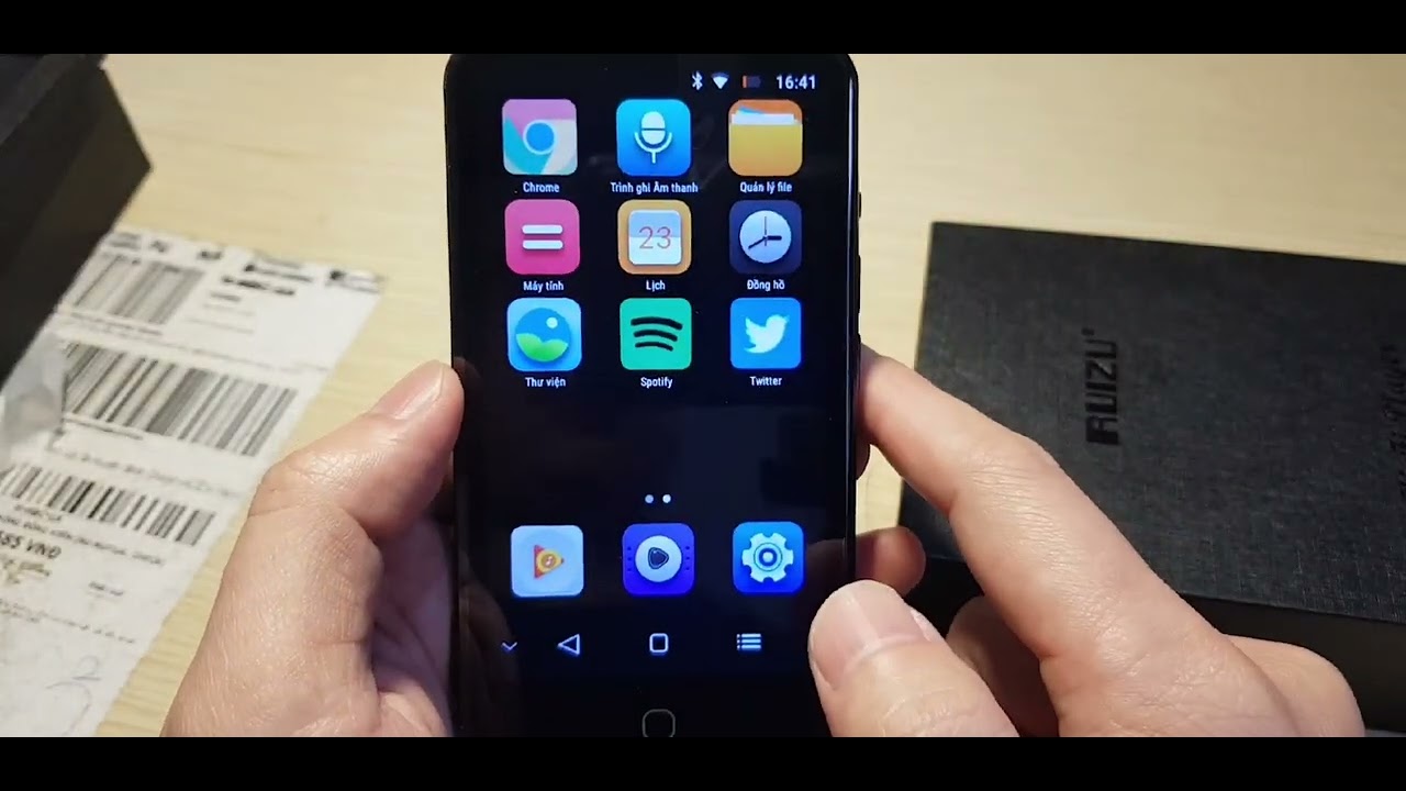 Mở hộp máy nghe nhạc Ruizu H5 16GB, chạy android - YouTube