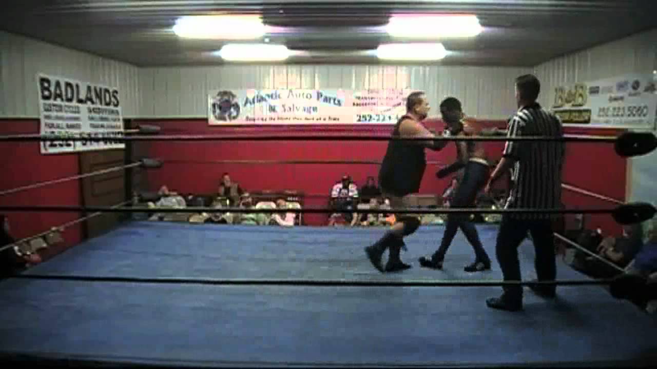 [09/16/11] Joe Joe Dancer vs. Vinnie DaMoochie - YouTube