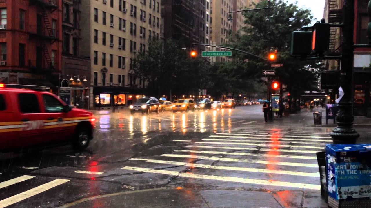 FDNY BATTALION CHIEF 10 & FDNY ENGINE 80 RESPONDING TO CALL ON 86TH ST ...