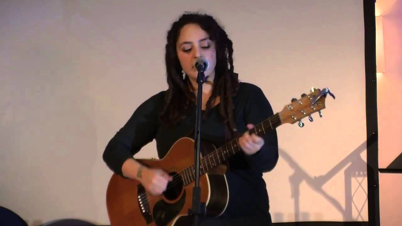Singer Songwriter Shelley Segal singing "Eve" (Secular Conference 2014 ...