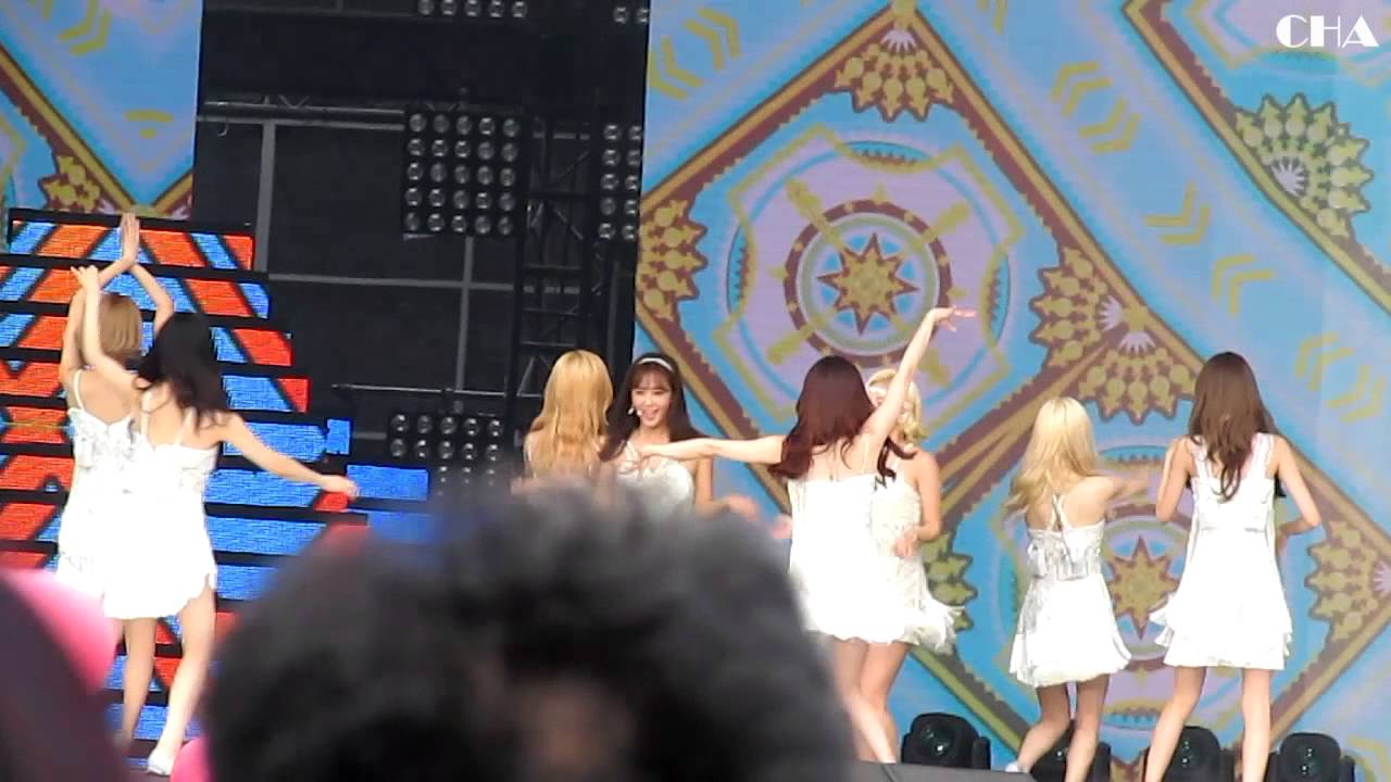 150912 DMC페스티벌 쇼음악중심 소녀시대-Lion heart - YouTube