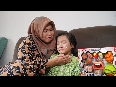 Pulang Sekolah tiba tiba Nangis kejer 😭 Mamah beliin mainan masak masakan | Salsa and Family