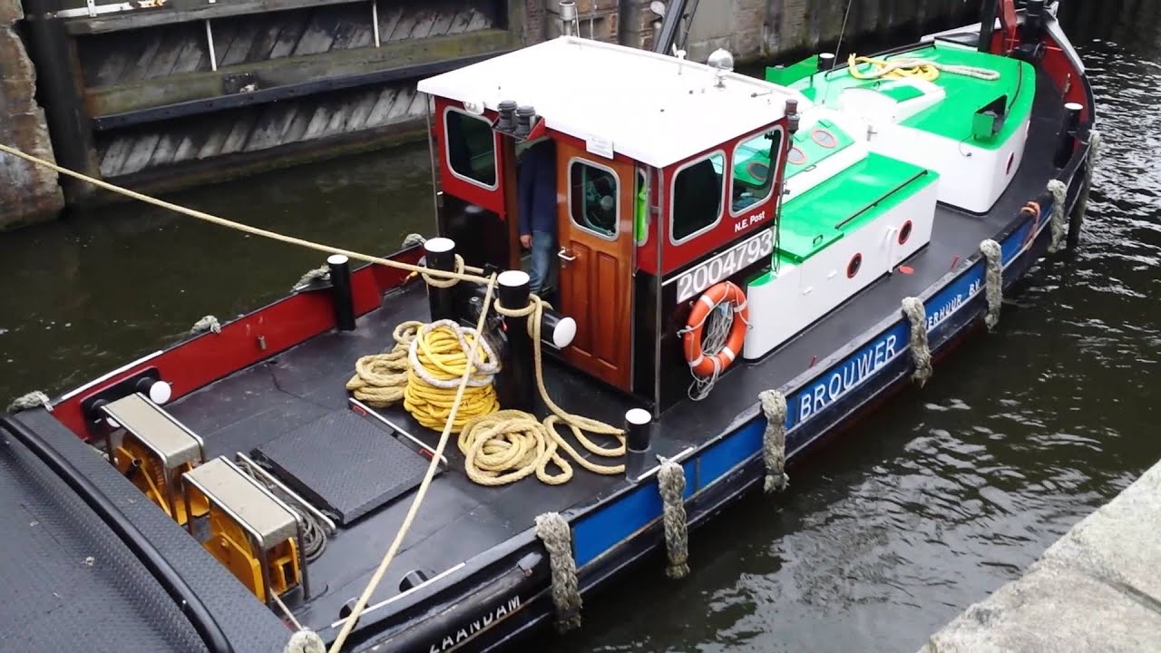 sleepboot Brouwer verhuur Zaandam - YouTube