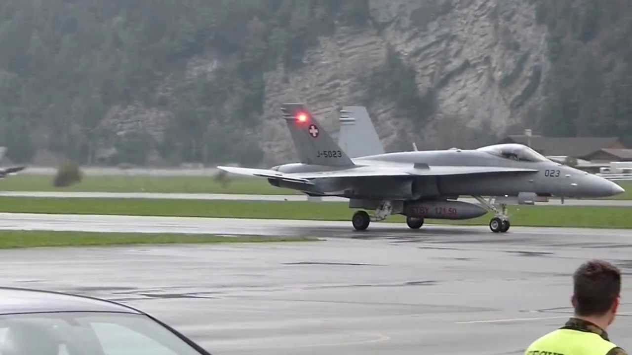 F-18 landing - YouTube