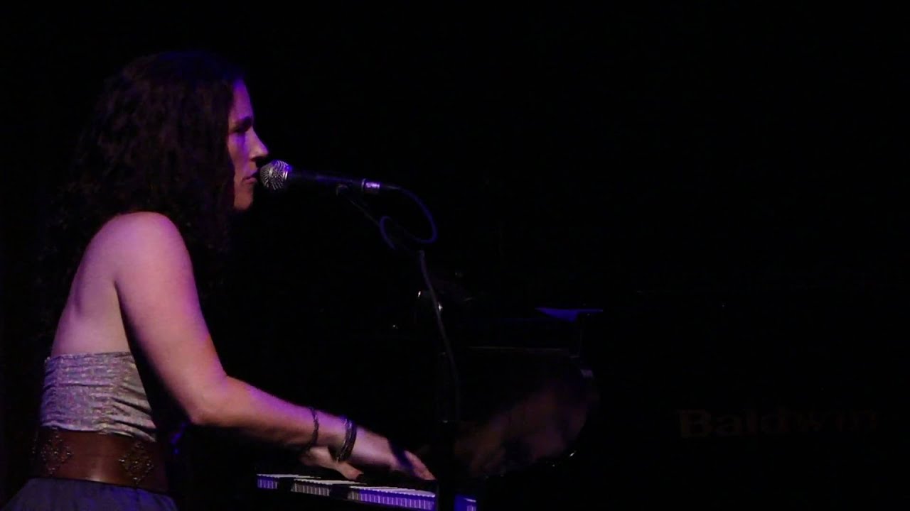 Aslyn - Dear Wally. - YouTube