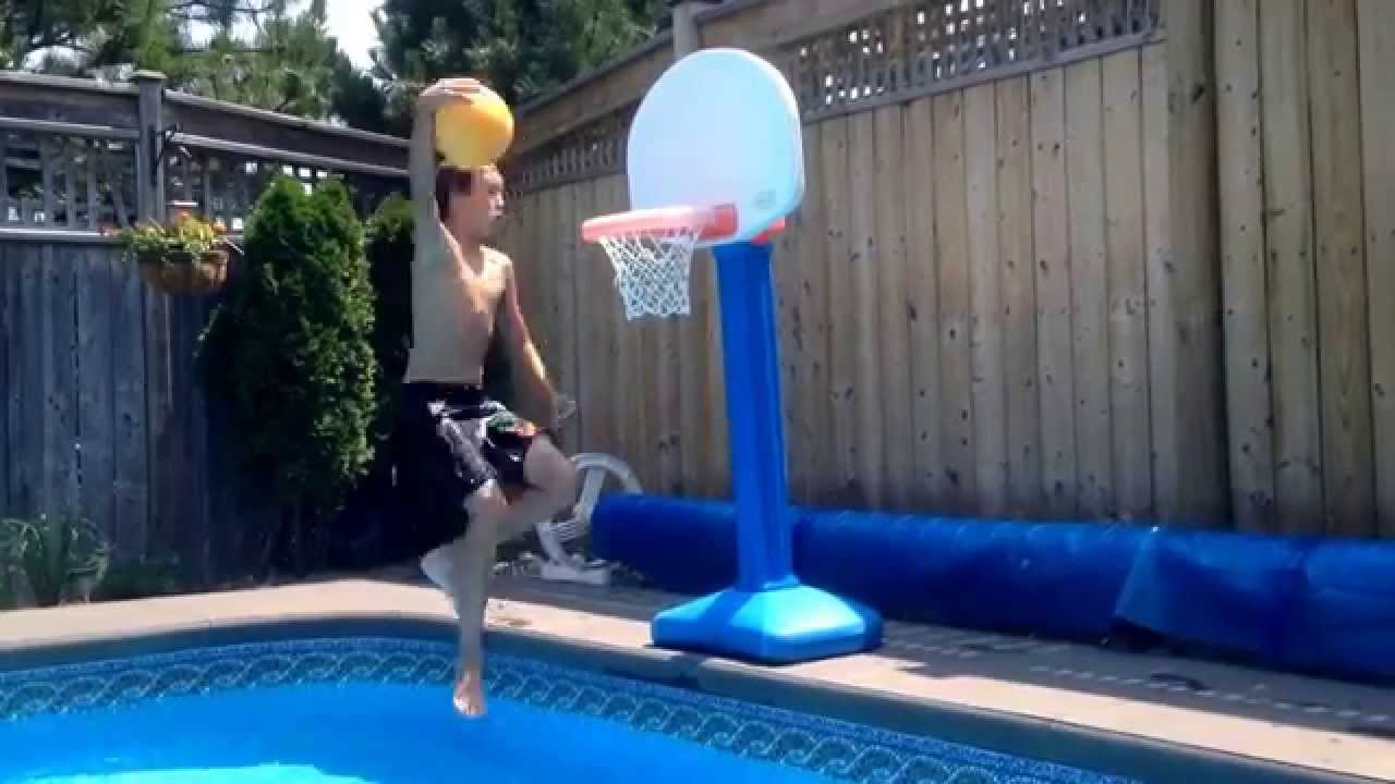 Pool basketball dunk - YouTube