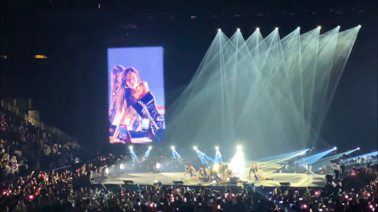 IVE - Love Dive - Show What I Have World Tour ️ Prudential Center, Newark, New Jersey - YouTube