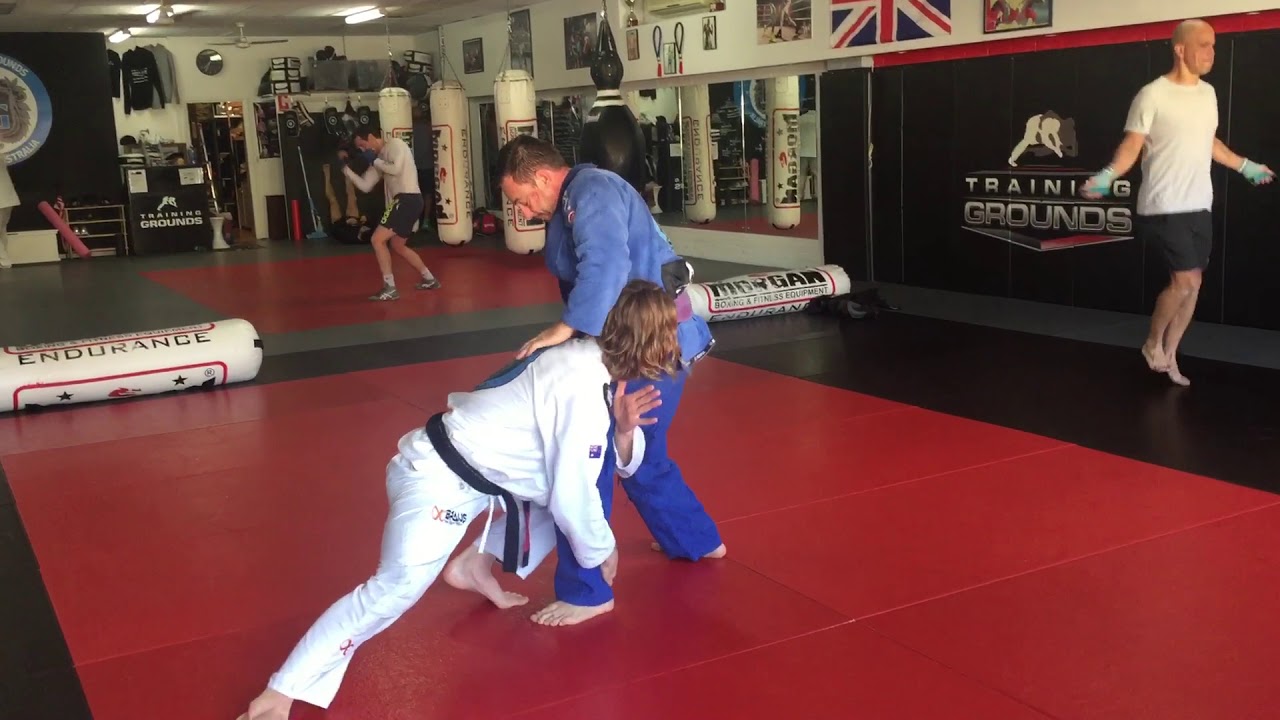 Shoot single leg takedown - YouTube