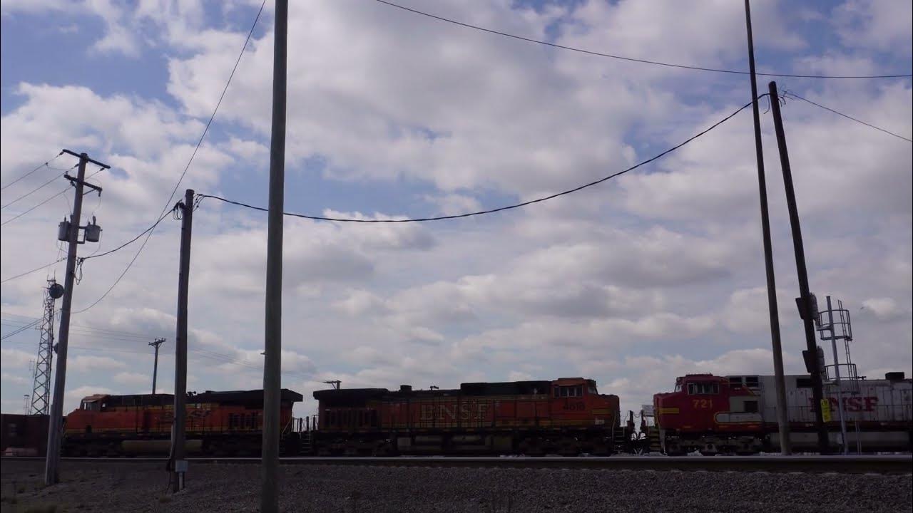 BNSF 7279 leads an intermodal with BNSF 721 and KCS 4013 in Chicago, IL - YouTube