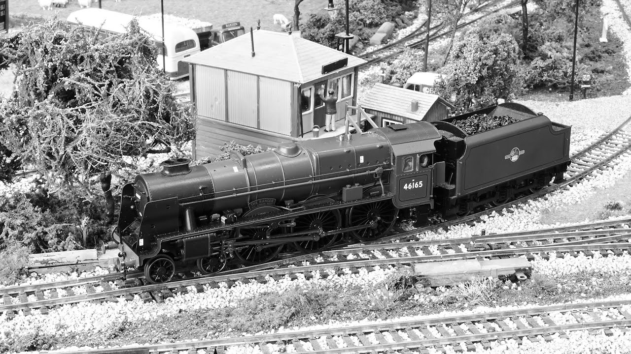 Royal Scot Class "The Ranger" 46165 pulling LMS carriages. - YouTube