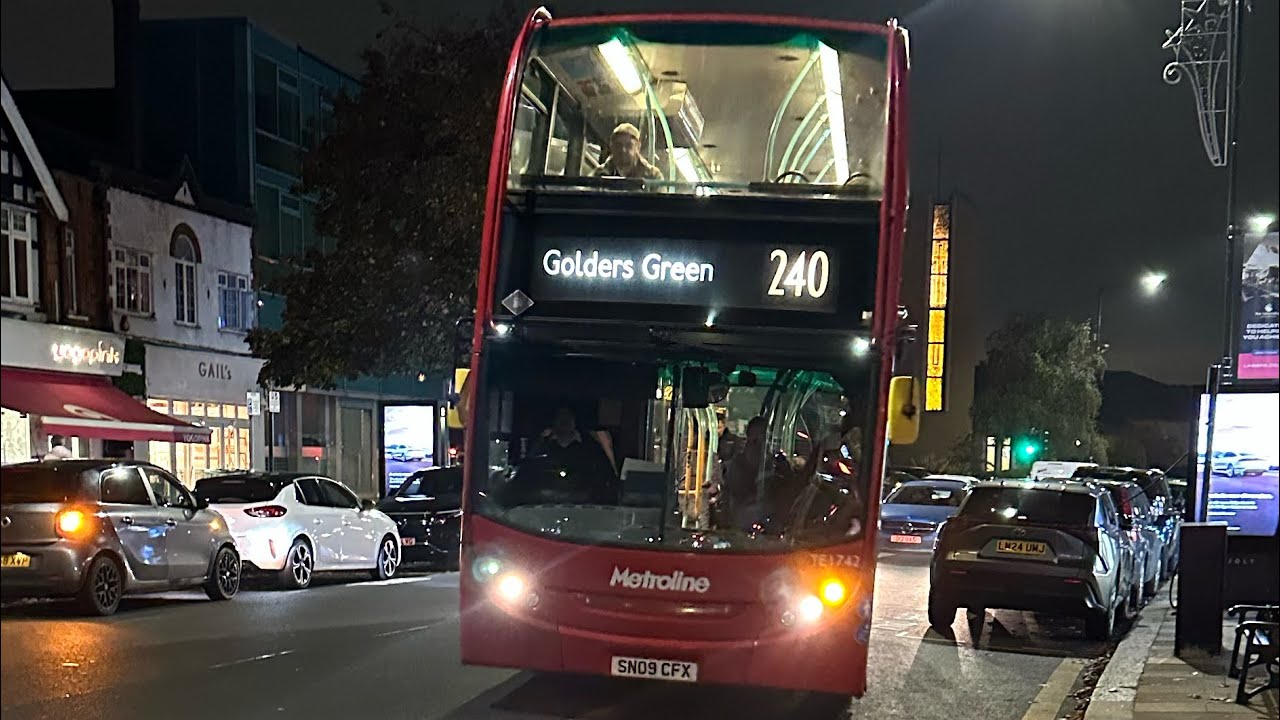 *SN09 CFX*Metroline Travel 09Reg ADL Enviro400 Trident - YouTube