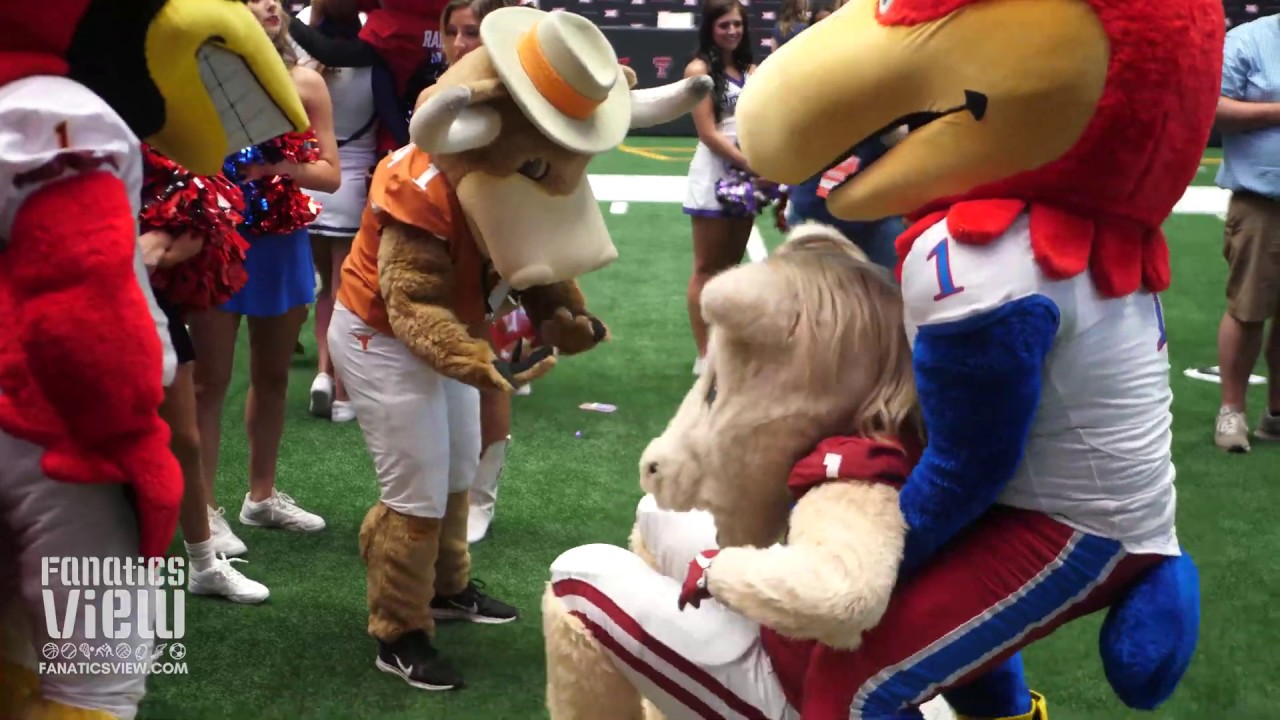 BIG 12 DANCE OFF: Texas Mascot & Oklahoma Mascot Break It Down & Square ...