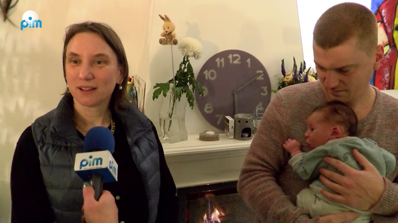 Loco-burgemeester Laura Bromet bezoekt eerste Waterlandse babys - YouTube