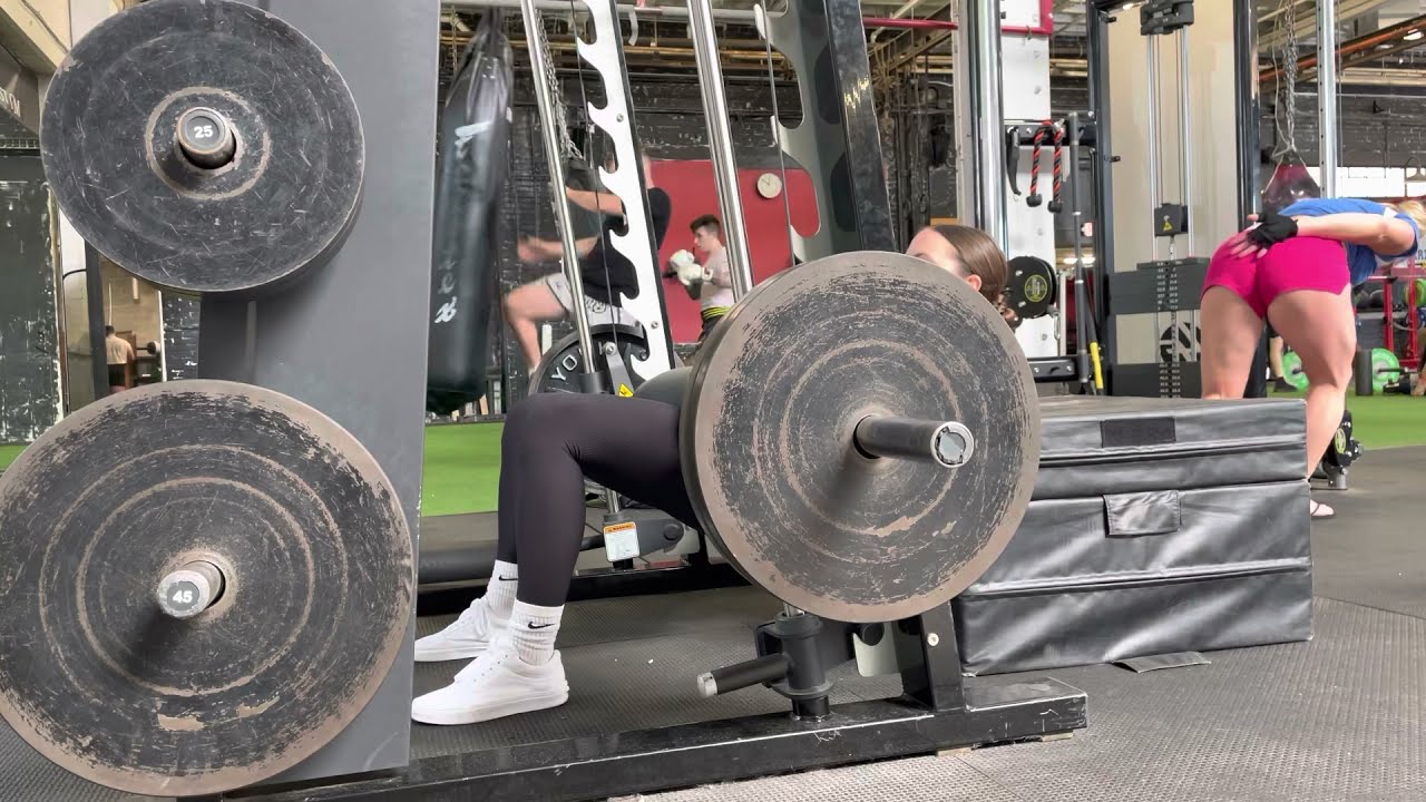 Smith Machine Glute Bridge - YouTube