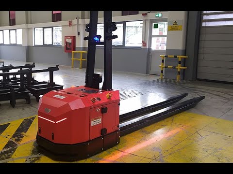 Transpallet AGV With Automatic Empty Space Detection - YouTube