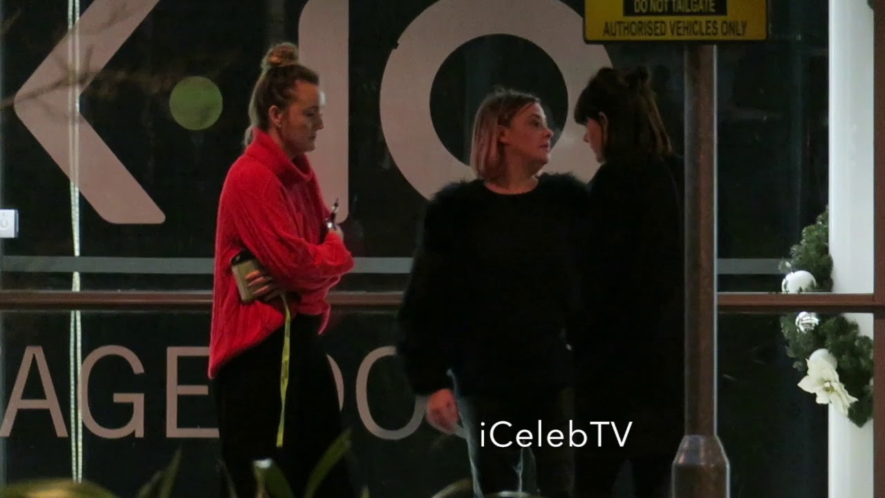 Lisa Armstrong smoking and drinking - YouTube