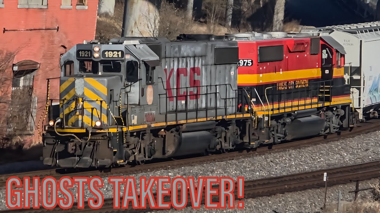 [HD] TWO KCS GRAY GHOSTS IN DOWNTOWN KC! TRAINS AT THE BOTTOMS ...