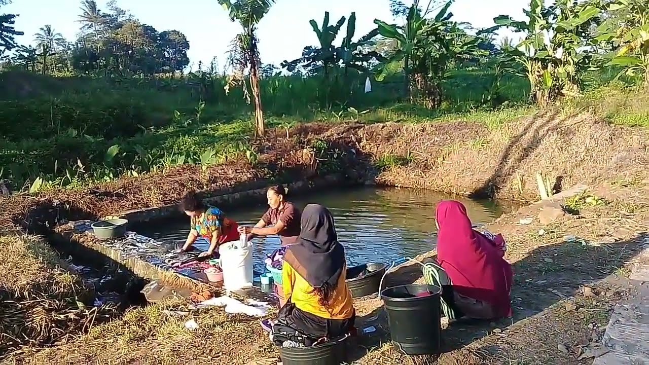 Ibu Ibu Lagi Nyuci Bikin Kangen Suasana Kampung Youtube