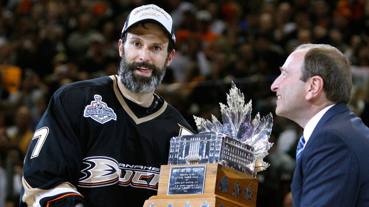 The Hall of Fame Career of Scott Niedermayer - YouTube