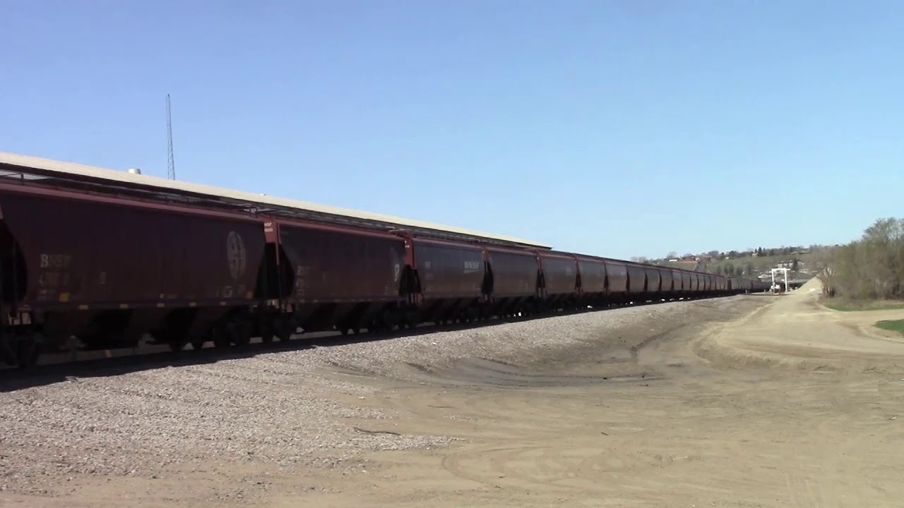 BNSF 4123 9016 5165 east grain Mandan - YouTube