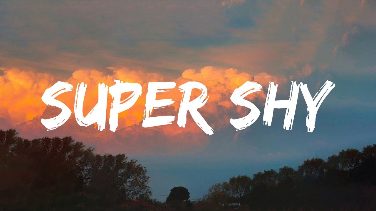 Super Shy - NewJeans (Lyrics) - YouTube