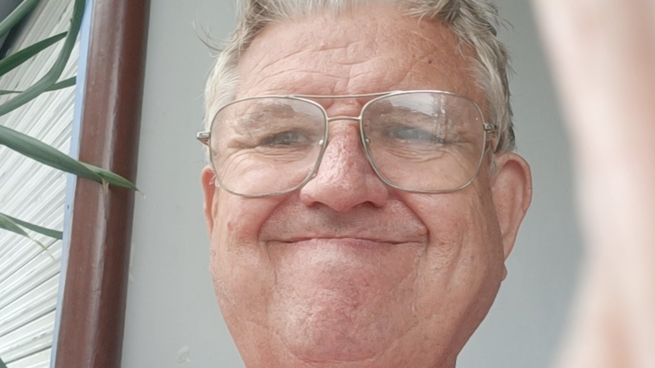 Subic Bay Johnny Live In Barrio Barretto - YouTube