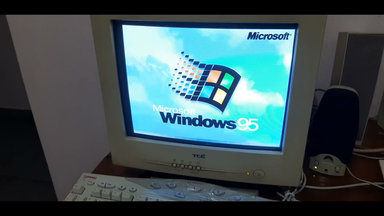 Inicialização do clássico Windows 95 em um Compaq Presario de 1997 ...