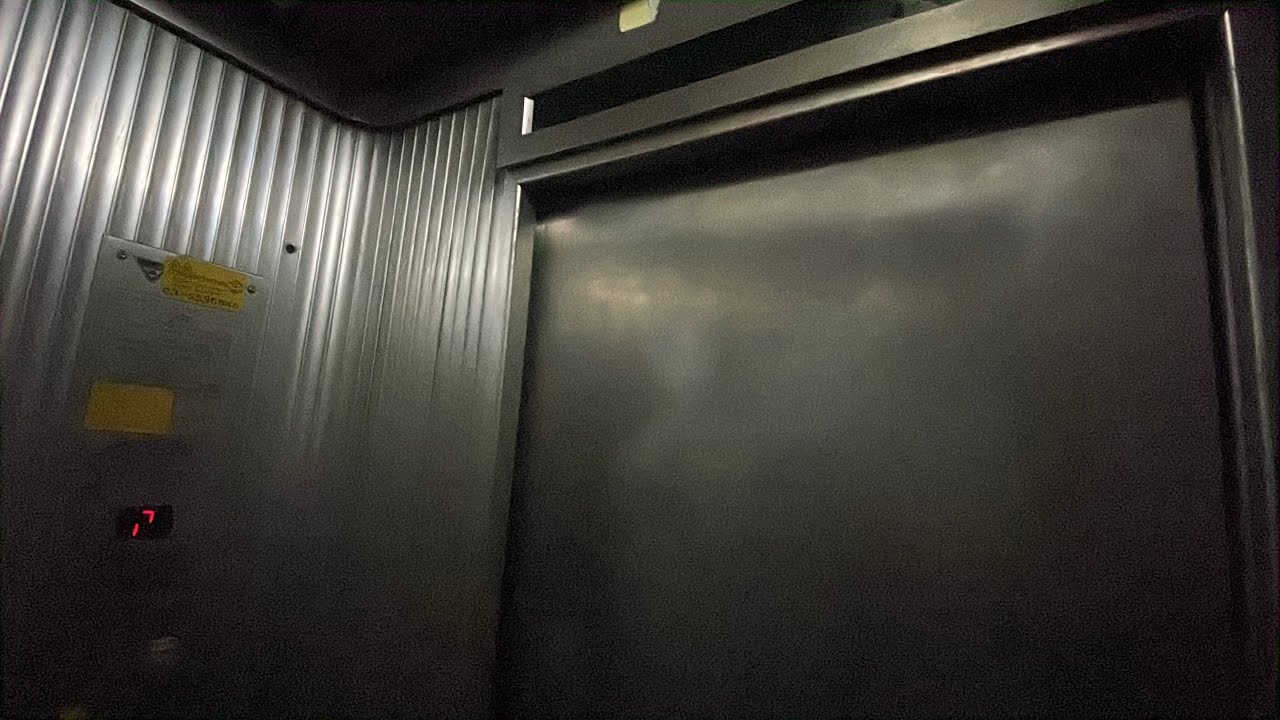 Sabiem (m. Aminot) traction elevator at 7 Jaffa road - Tel Aviv, IL ...