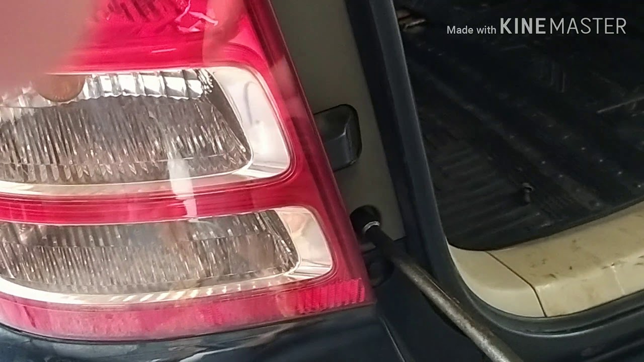 MUDAH Cara Mengganti Lampu Rem Kijang Innova - YouTube