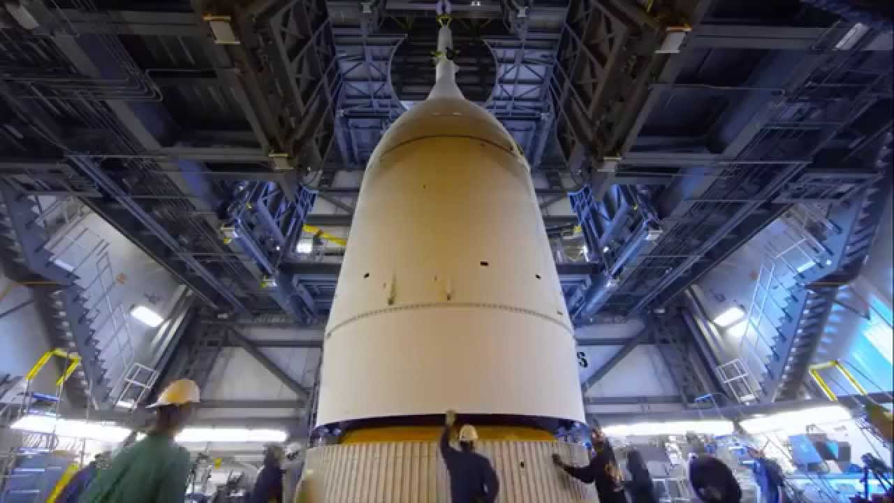 Delta IV Heavy Orion EFT-1 Spacecraft Mating - YouTube