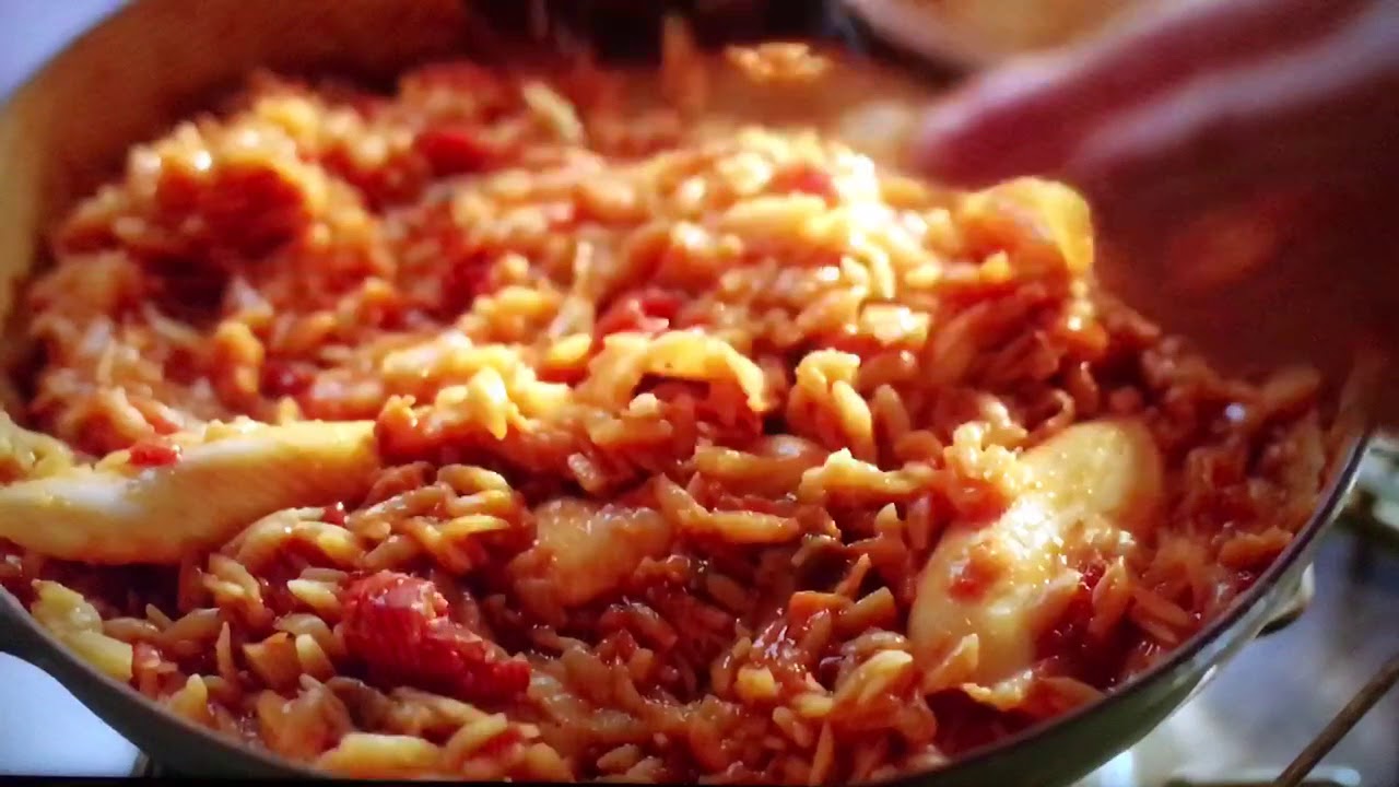 Nigella Lawson cooks pasta with squid & funnel tomatoes - YouTube