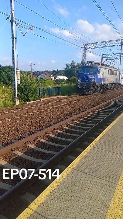EP07-514 Z IC61100 Na stacji Kłomnice #train #kolej #pkp #shorts #slowmotion - YouTube
