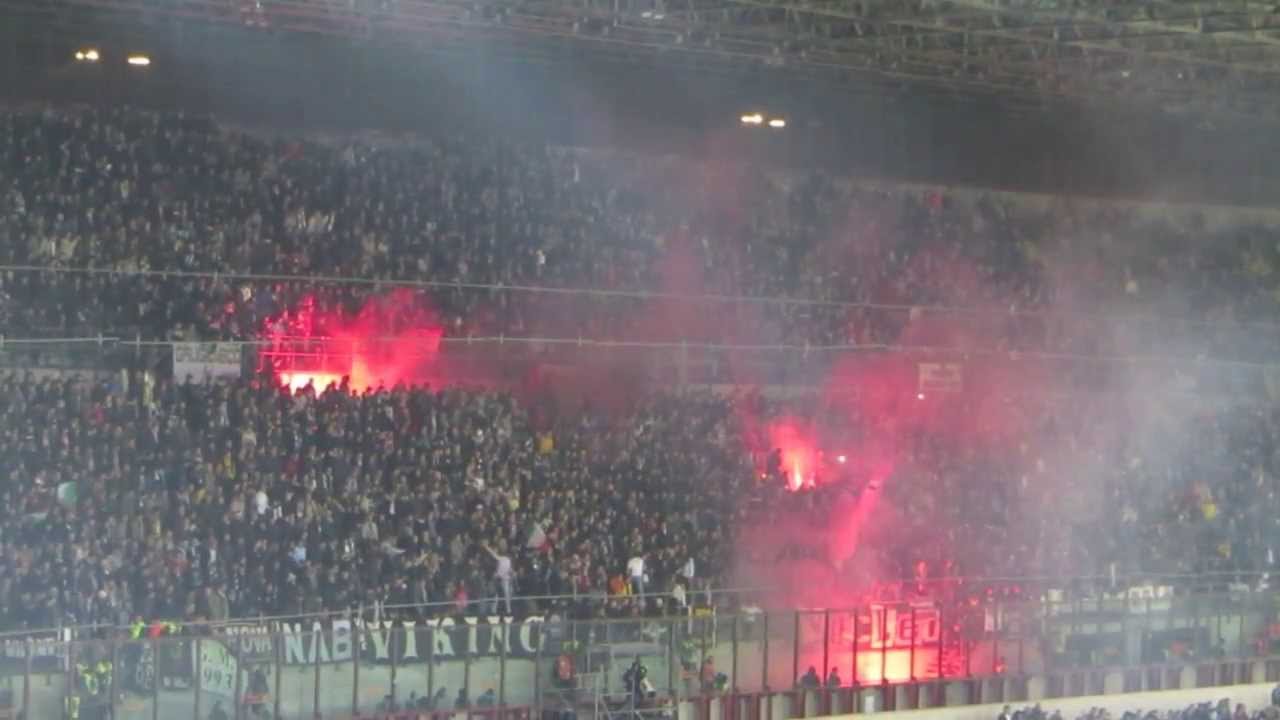 Milan - Juve 0-2 Tifo ultras bianconeri a San Siro 2/3/14 - YouTube