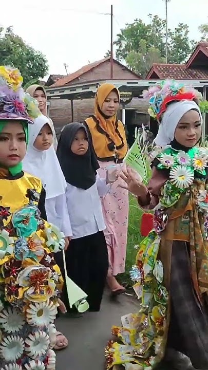 lagi pawai guys - YouTube