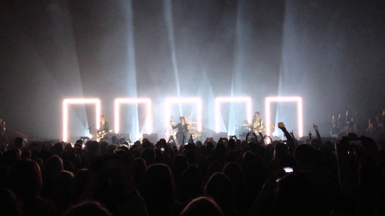 Heart Out - The 1975 @ The Royal Albert Hall - YouTube