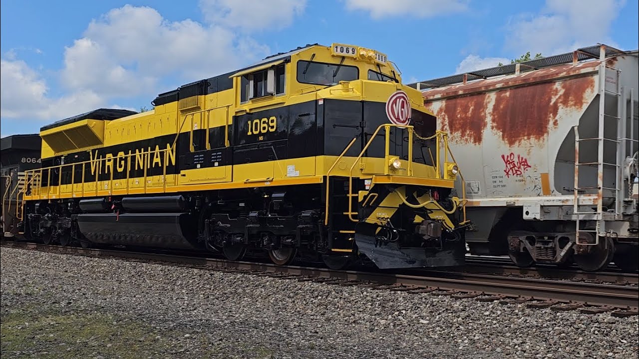NS manifest 35N with high and wide load meets NS 28M with #1069 ...