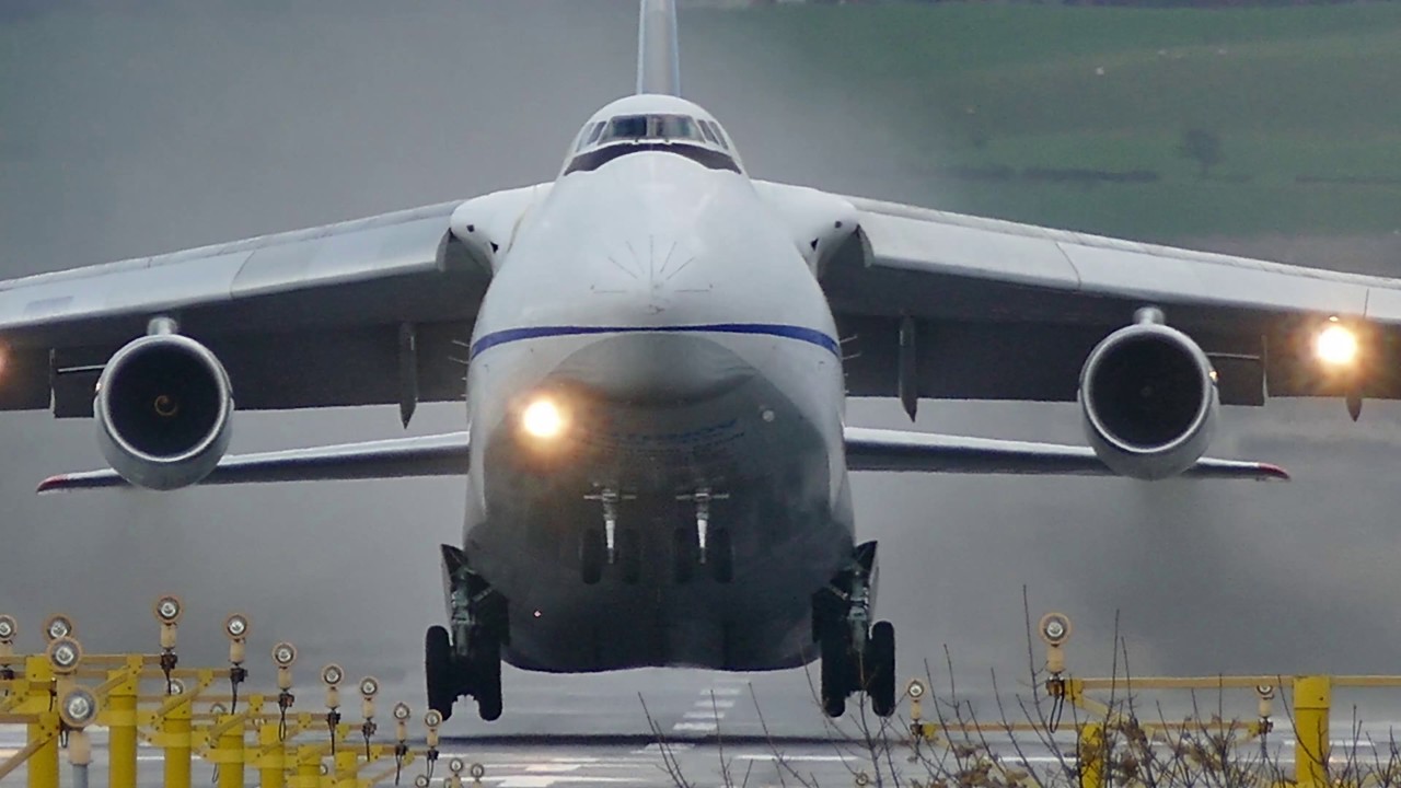 Antonov 124 (an-124) - Extremely LONG takeoff run [4K/UHD] - YouTube